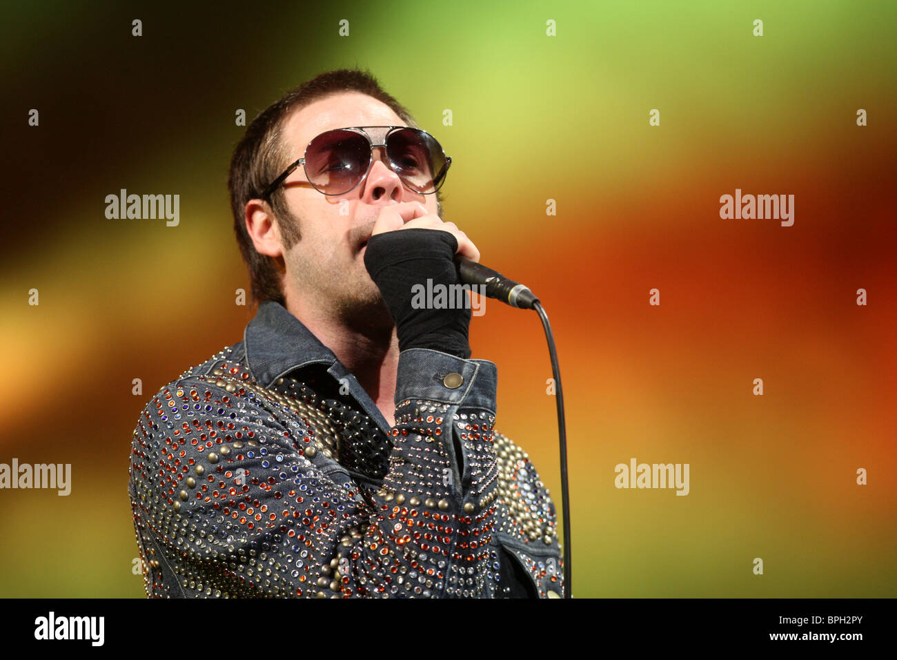 Tom Meighan OF KASABIAN AT THE V FESTIVAL AT HYLANDS PARK,CHELMSFORD ...