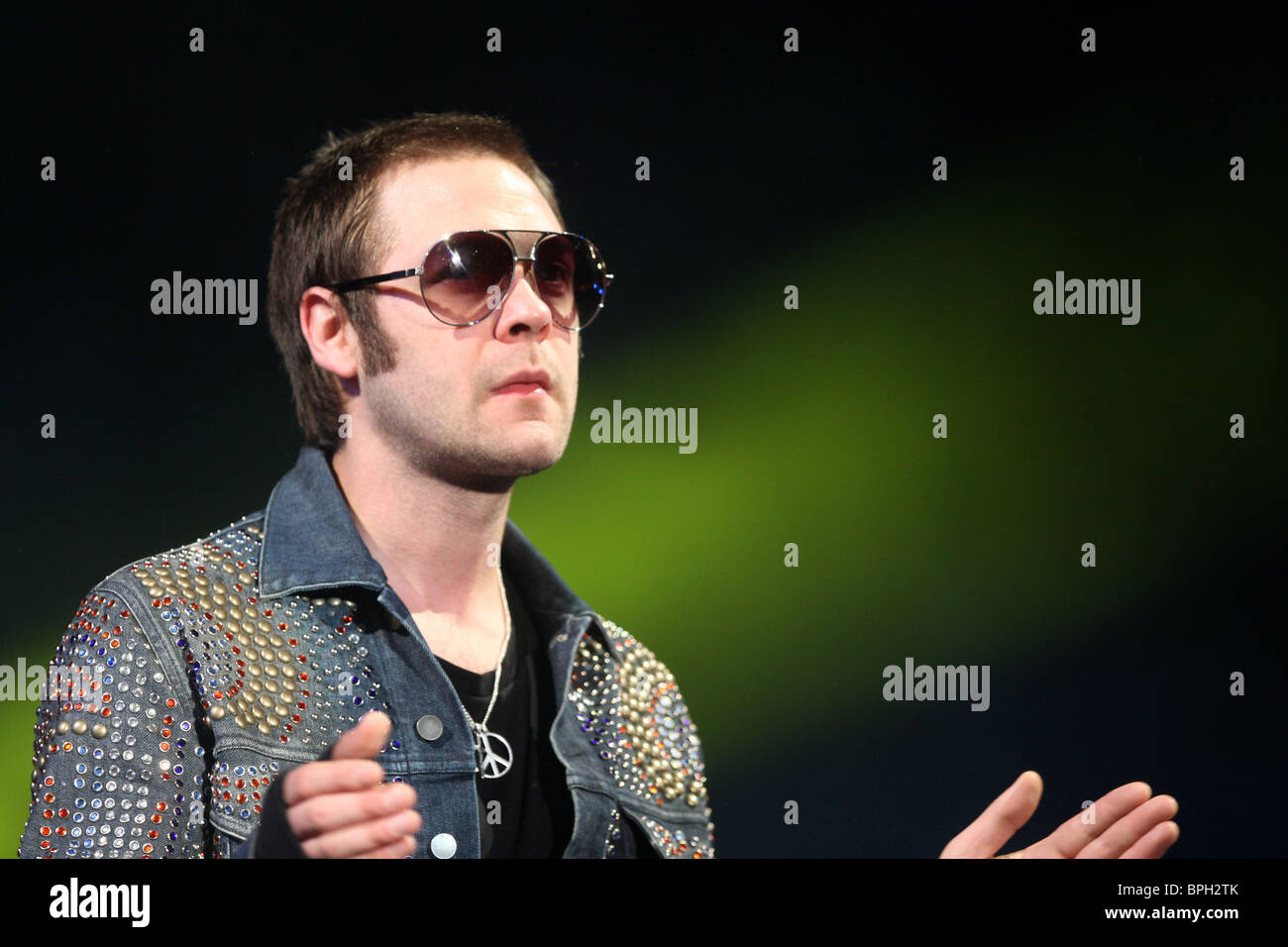 Tom Meighan OF KASABIAN AT THE V FESTIVAL AT HYLANDS PARK,CHELMSFORD ...