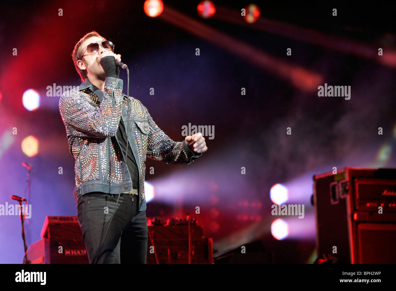 Tom Meighan OF KASABIAN AT THE V FESTIVAL AT HYLANDS PARK,CHELMSFORD ...