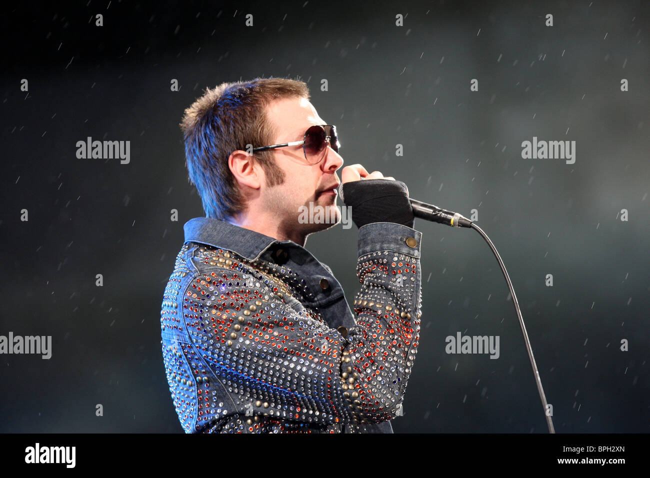 Tom Meighan OF KASABIAN AT THE V FESTIVAL AT HYLANDS PARK,CHELMSFORD ...