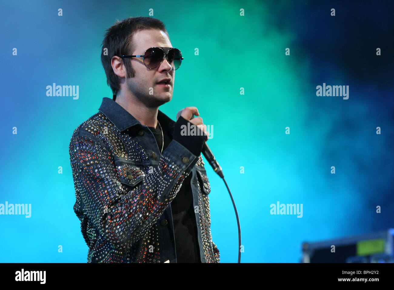 Tom Meighan OF KASABIAN AT THE V FESTIVAL AT HYLANDS PARK,CHELMSFORD ...
