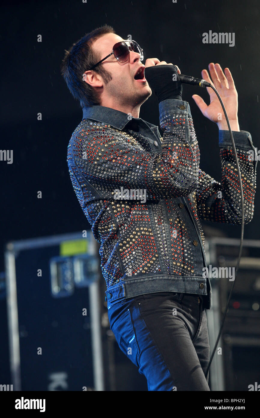 Tom Meighan OF KASABIAN AT THE V FESTIVAL AT HYLANDS PARK,CHELMSFORD ...
