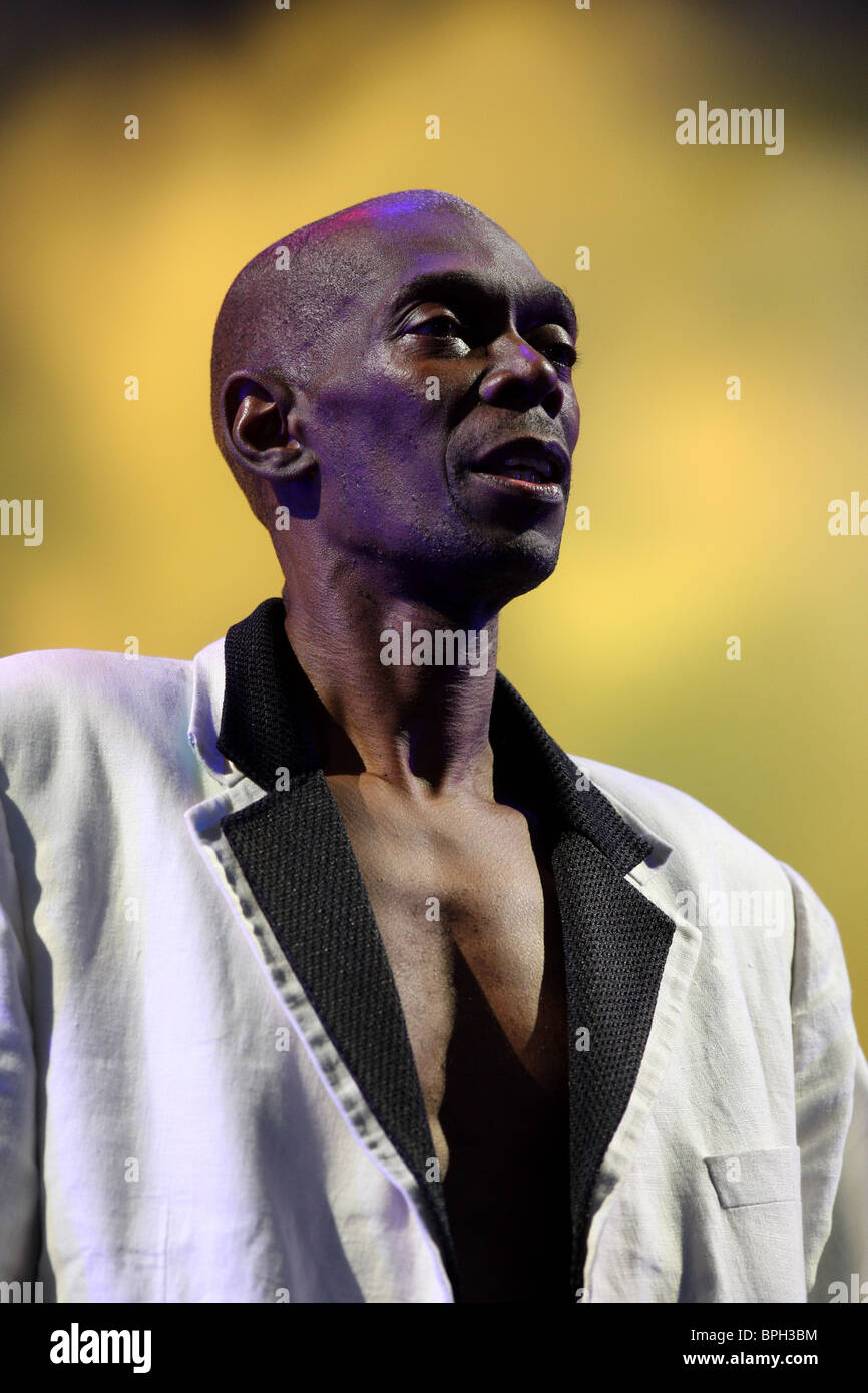 MAXI JAZZ OF FAITHLESS AT THE V FESTIVAL AT HYLANDS PARK,CHELMSFORD ...