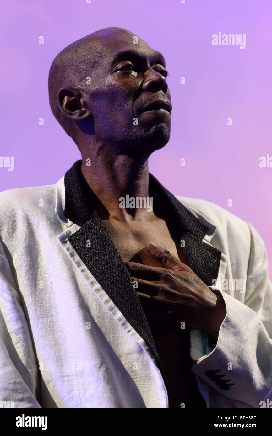 MAXI JAZZ OF FAITHLESS AT THE V FESTIVAL AT HYLANDS PARK,CHELMSFORD ...