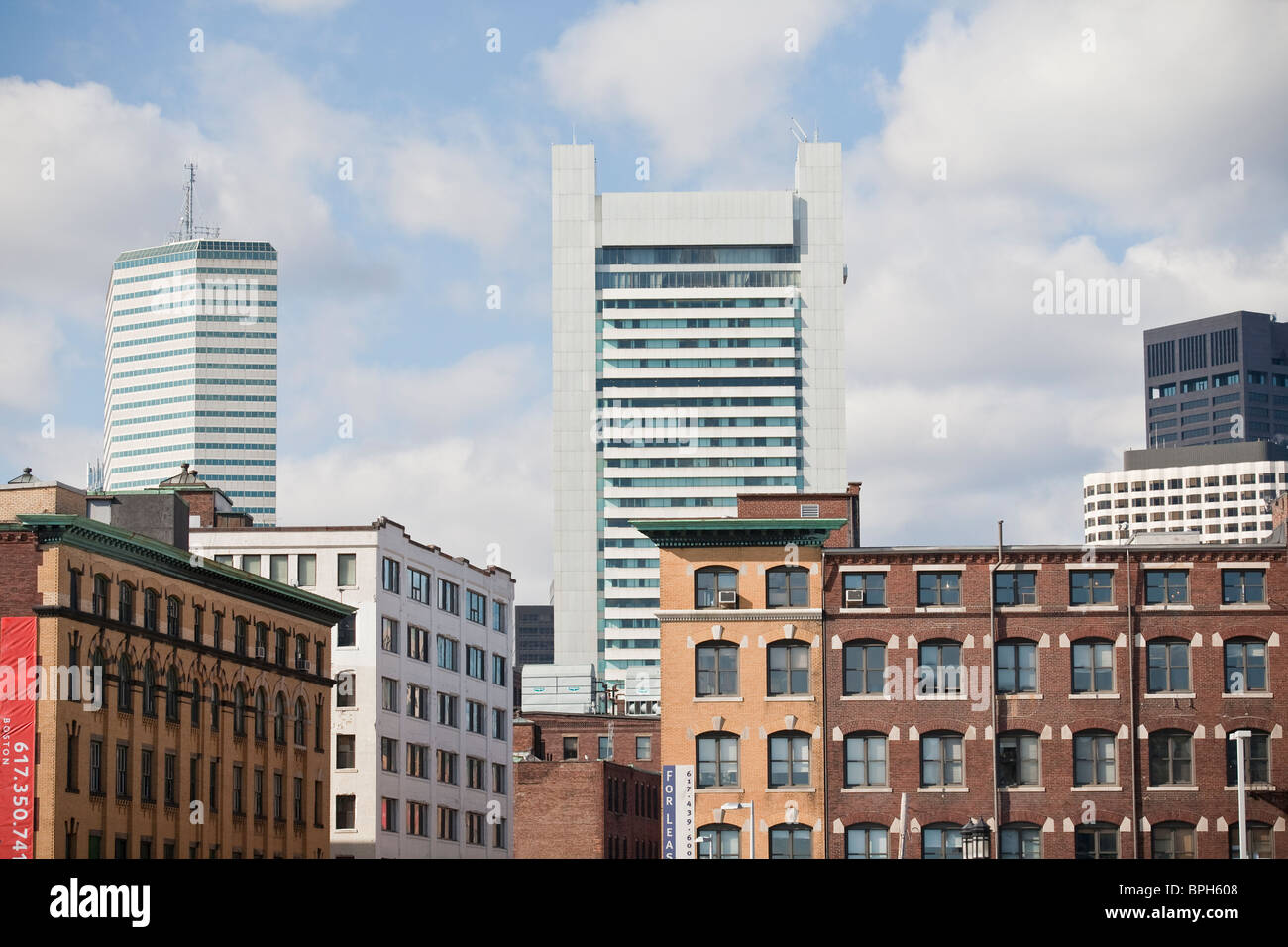 Office building in the city of hi-res stock photography and images - Alamy