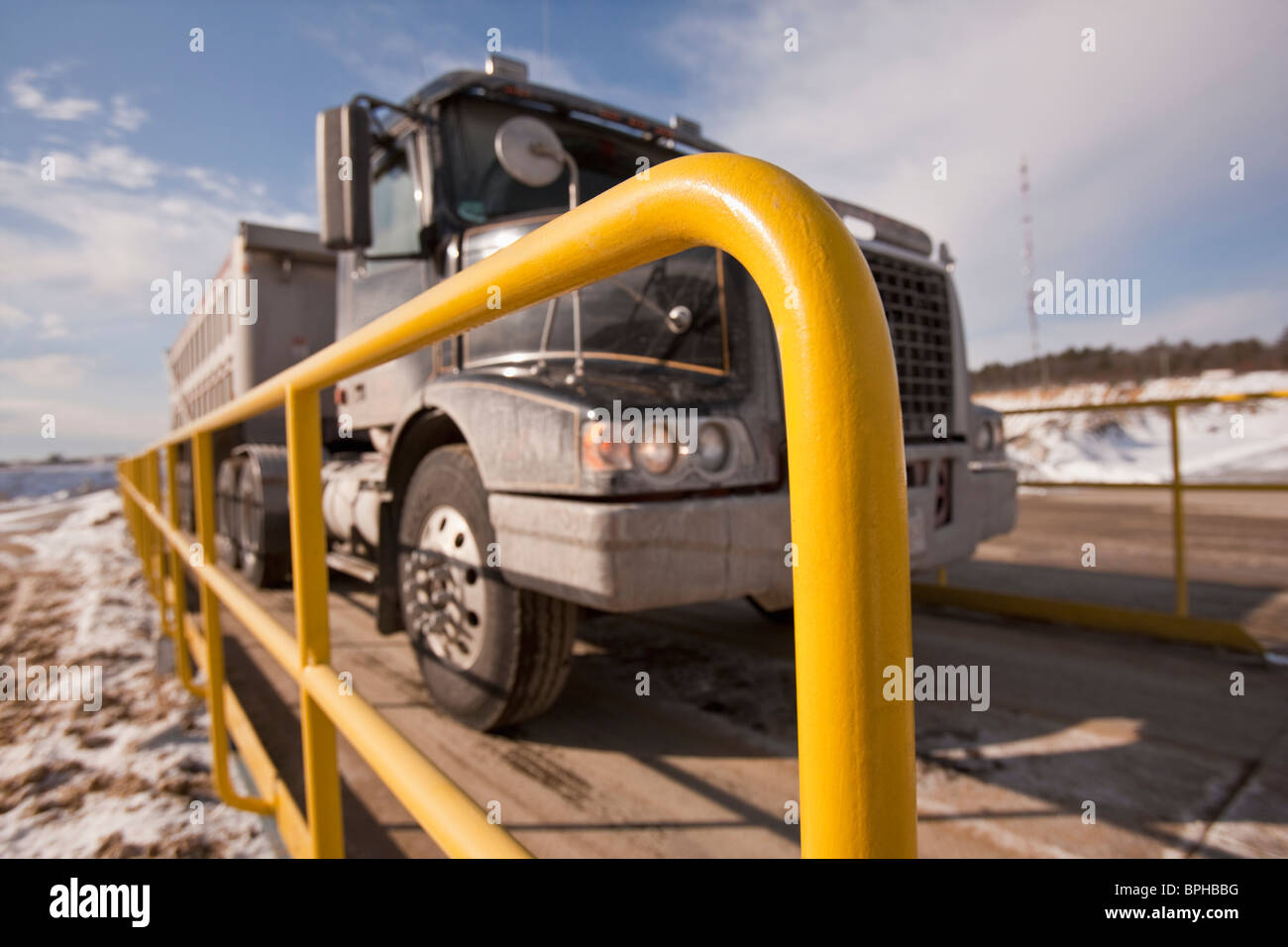 Truck scale hi-res stock photography and images - Alamy