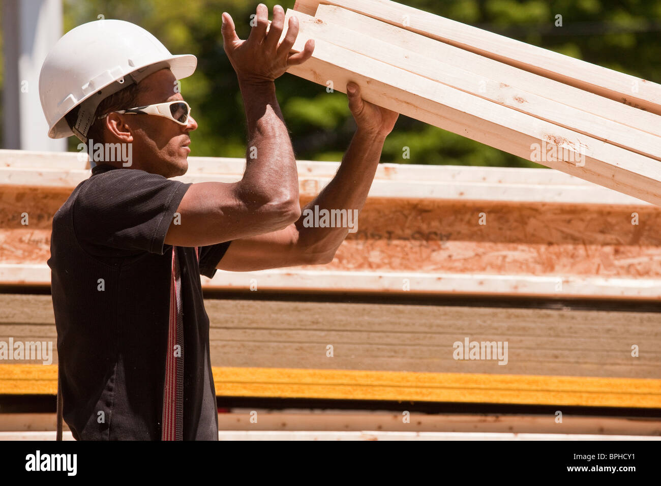 Carpenter lifting wall studs Stock Photo - Alamy