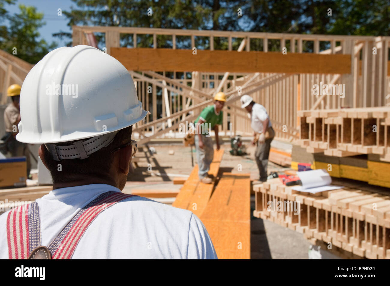 Carpenters working on a lamination beam at a construction site Stock ...