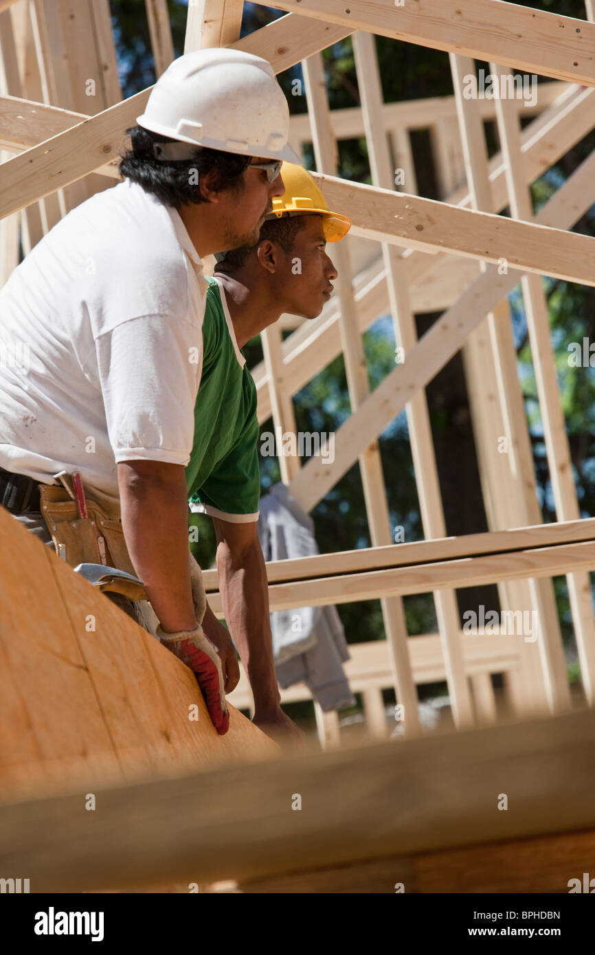 Carpenter lifting beam hi-res stock photography and images - Alamy