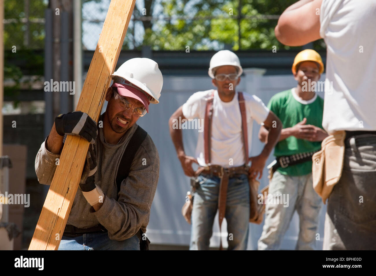 Carpenter lifting beam hi-res stock photography and images - Alamy