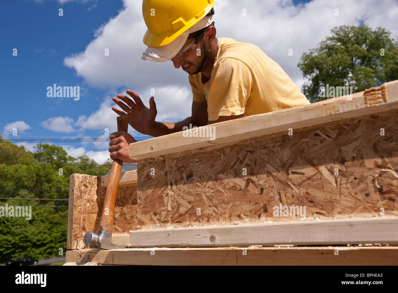 Carpenter using framing hammer on a house frame Stock Photo - Alamy