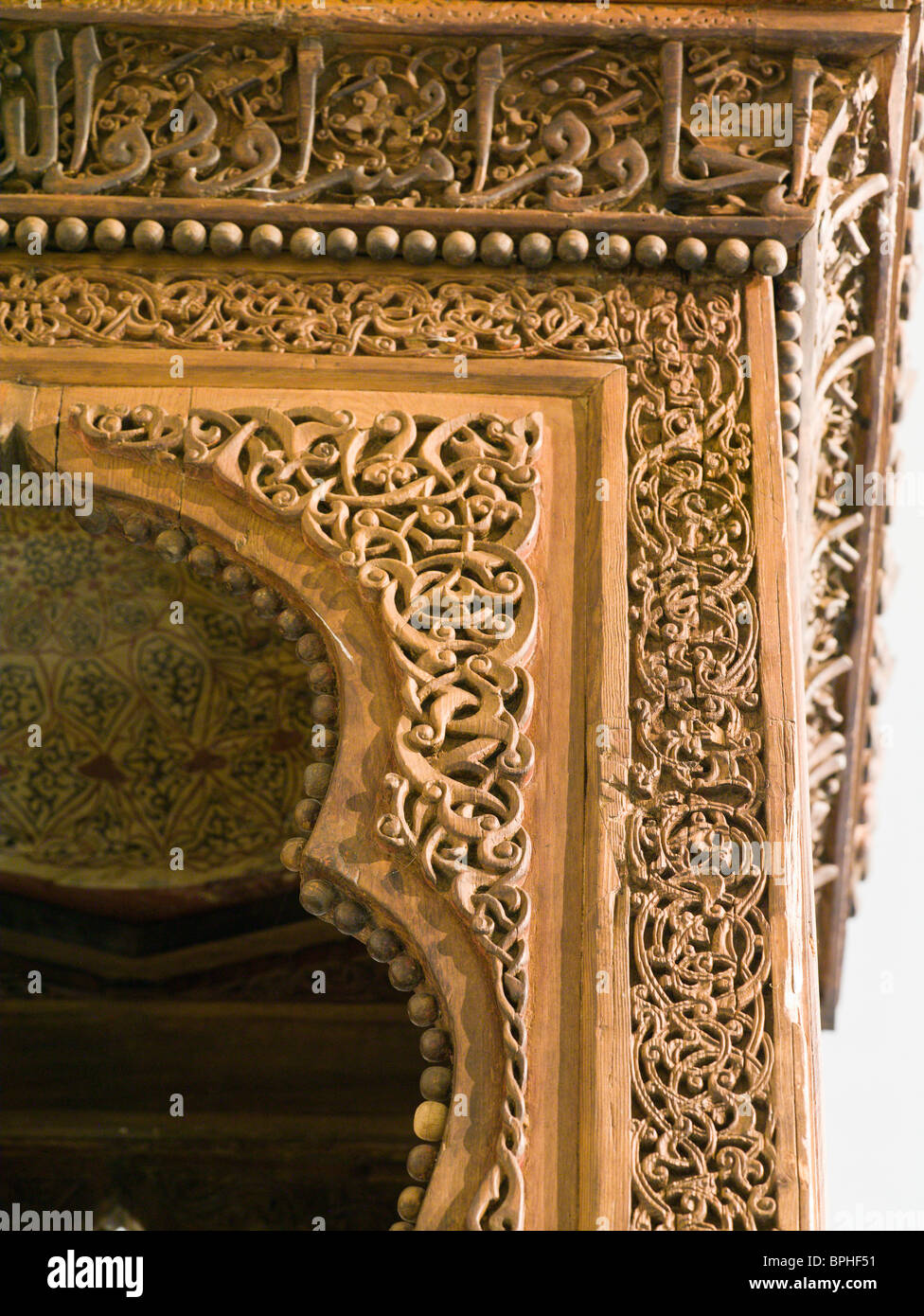 minbar was commissioned by the Zangid sultan Nur al-Din for his mosque ...