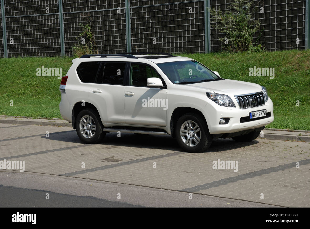 Large 4x4 hi-res stock photography and images - Alamy