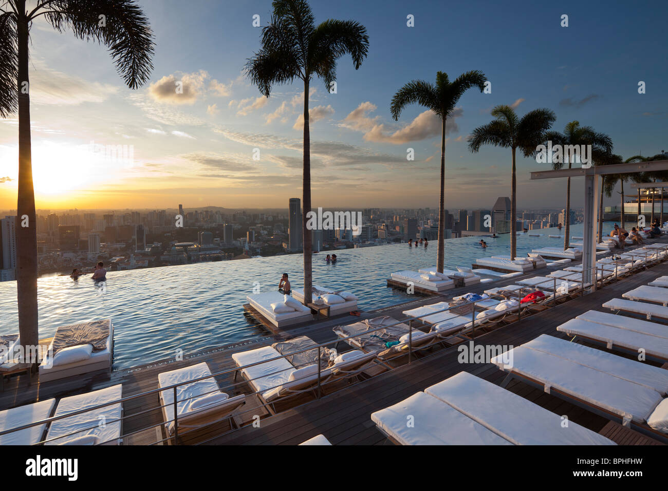 Marina bay sands singapore pool hi-res stock photography and images - Alamy