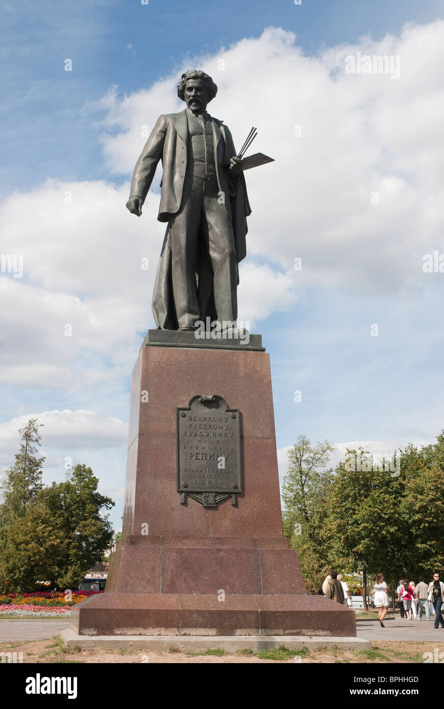 Statue to famous Russian artist Repin Stock Photo - Alamy