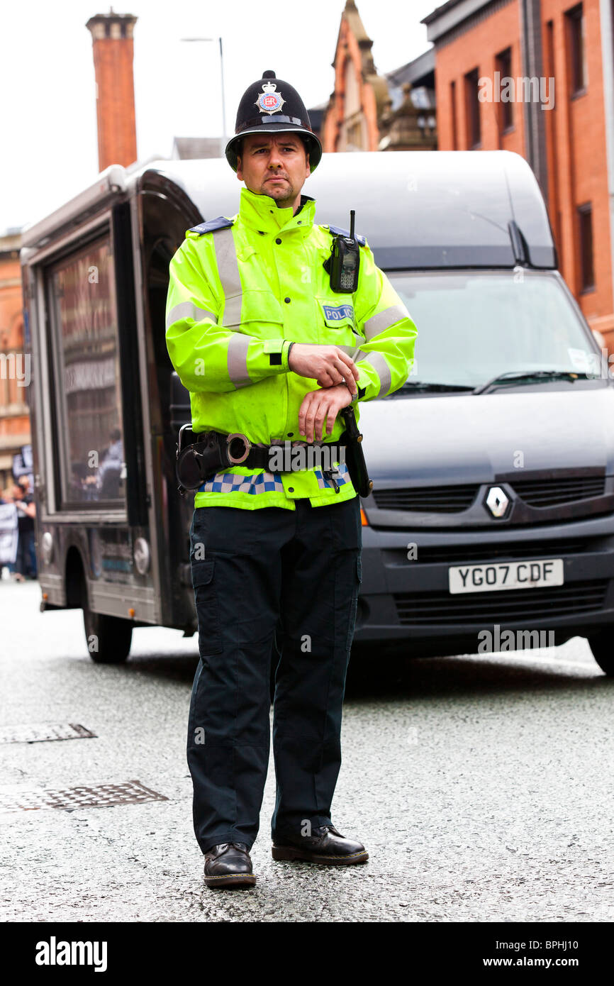 Policeman hi-res stock photography and images - Alamy