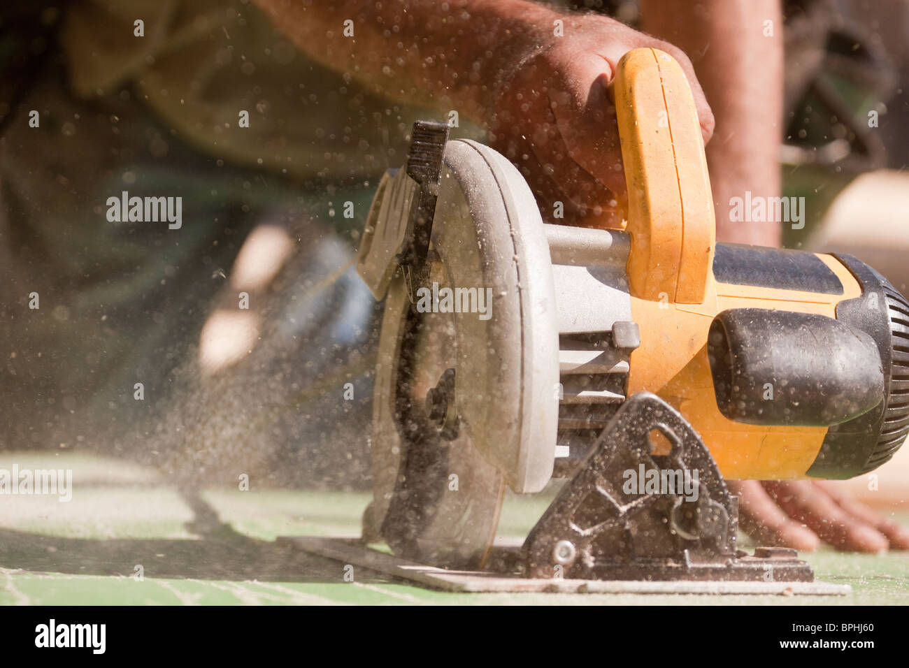 Carpenter using a circular saw at a construction site Stock Photo - Alamy