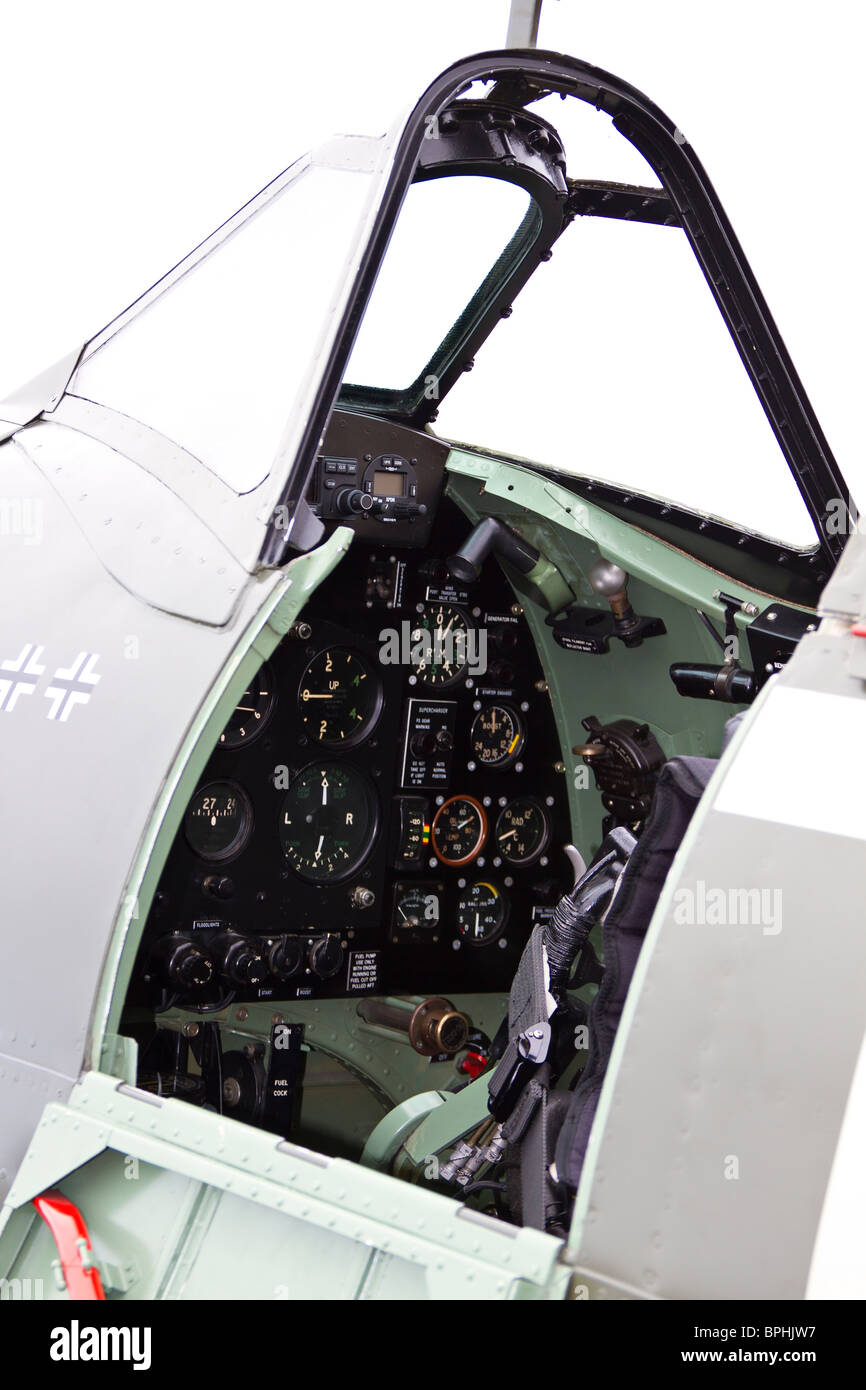 Spitfire cockpit hi-res stock photography and images - Alamy