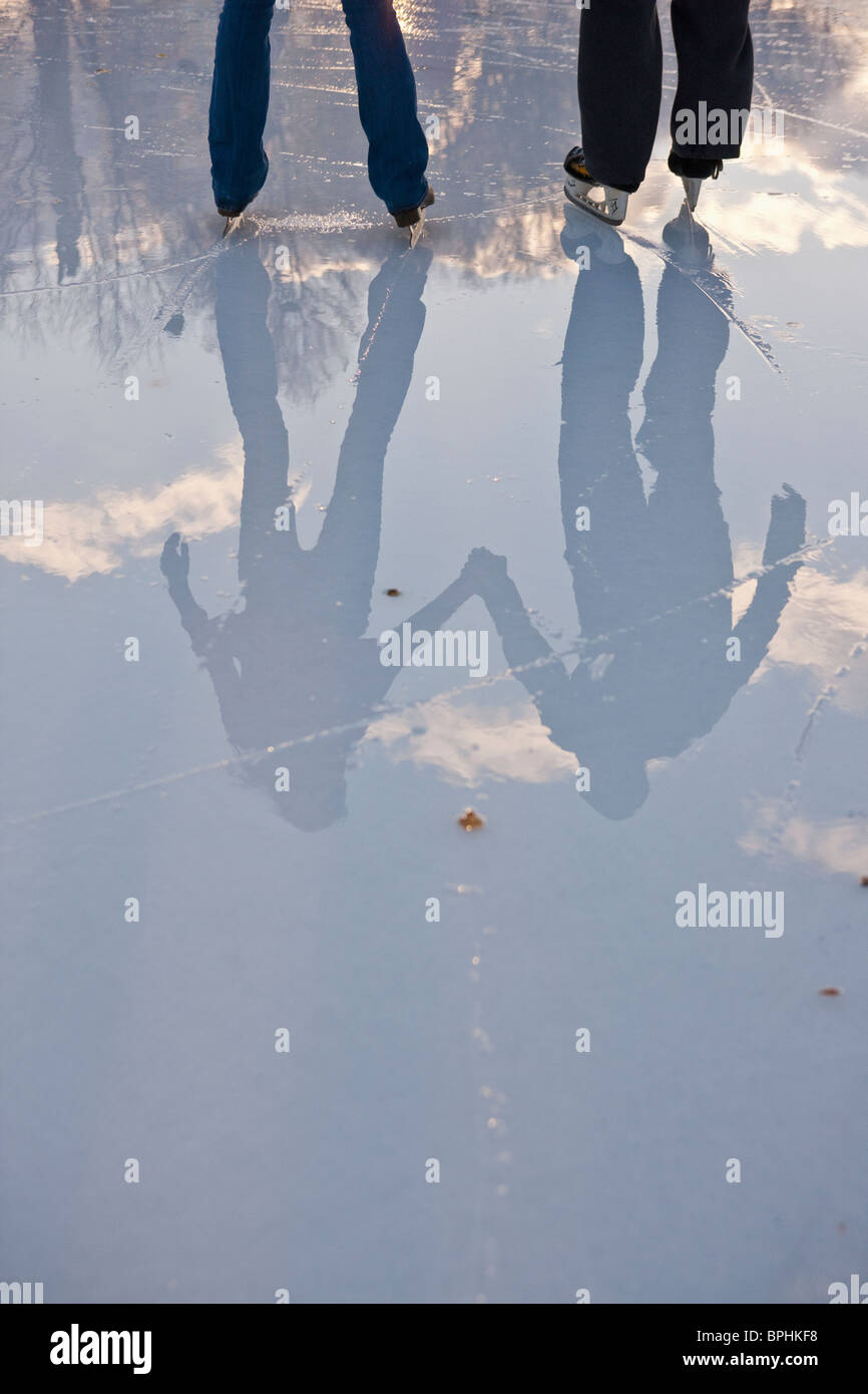 Frog reflection in pond hi-res stock photography and images - Alamy