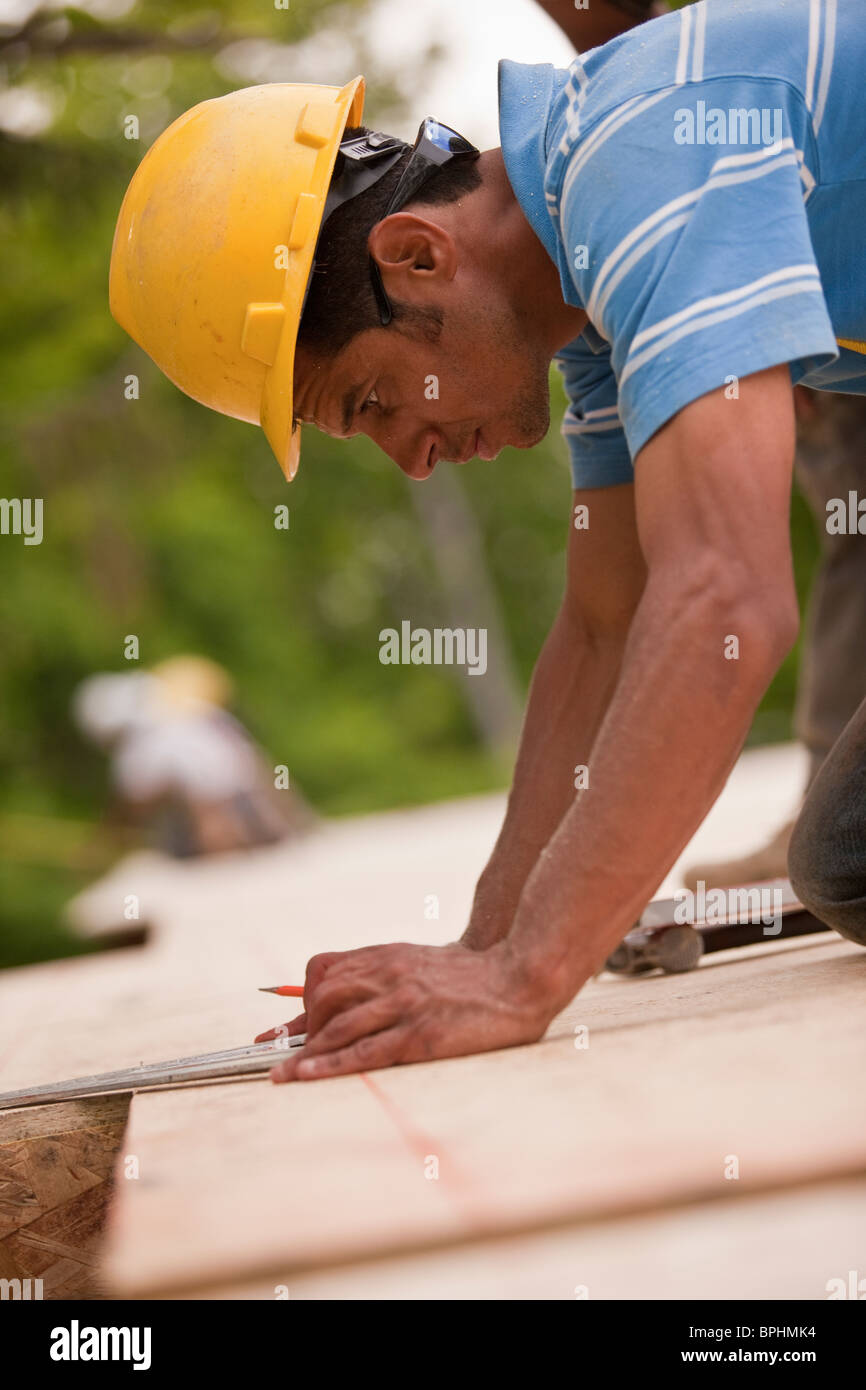 Carpenter doing measurements using triangle Stock Photo - Alamy