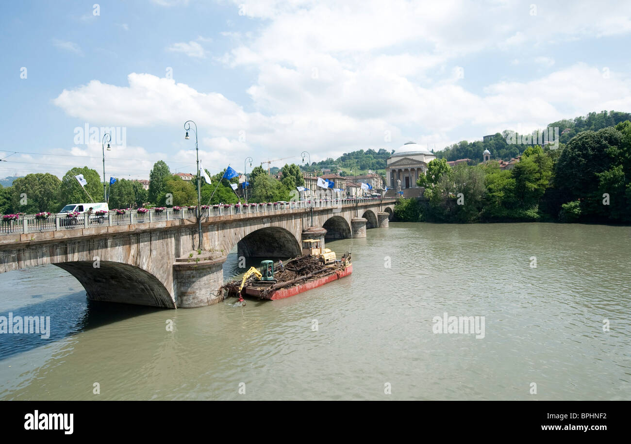 Debris removal hi-res stock photography and images - Alamy