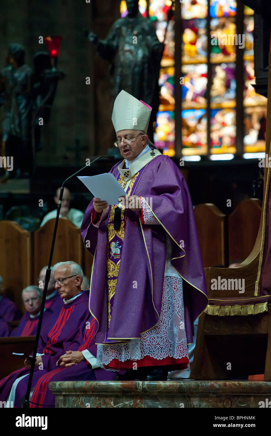 Religion cardinal roman catholic archbishop High Resolution Stock ...