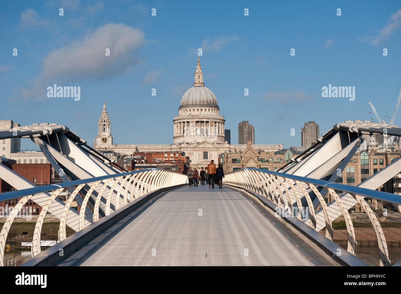London pedestrian bridge hi-res stock photography and images - Alamy