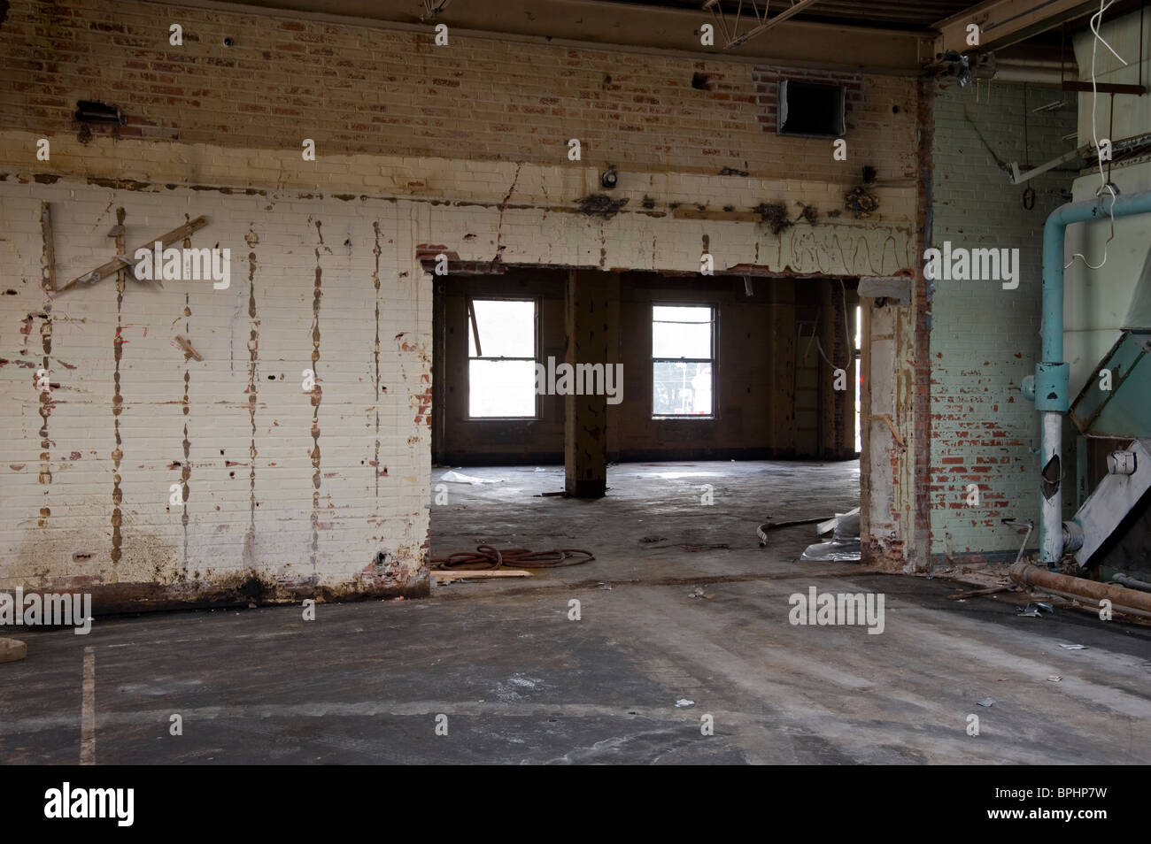 Inside old derelict warehouse hi-res stock photography and images - Alamy