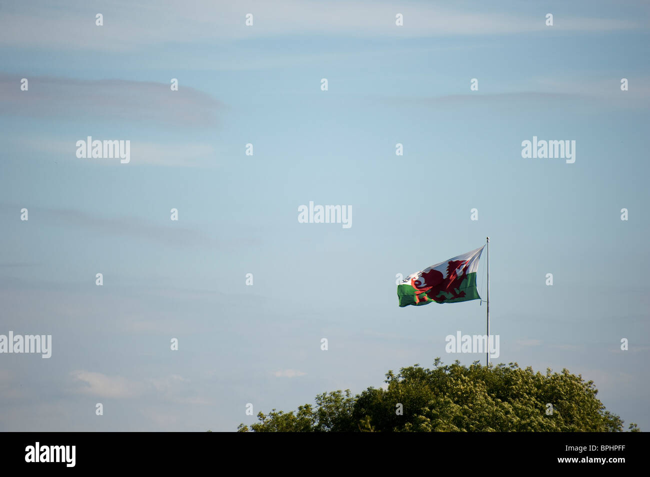 Welsh flag flying hi-res stock photography and images - Alamy