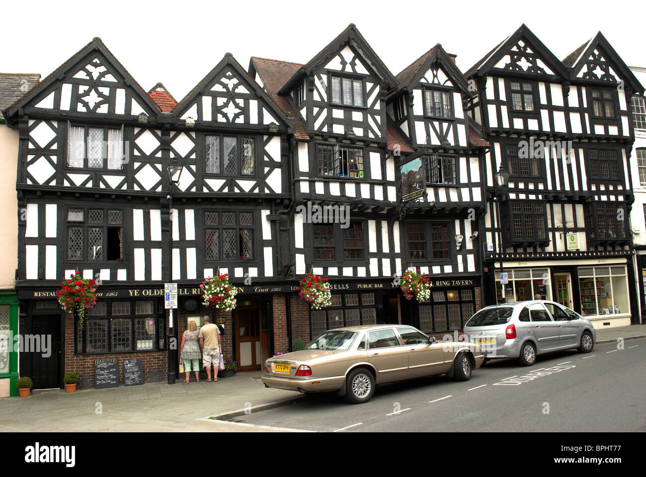 Ludlow ye olde bull ring tavern hi-res stock photography and images - Alamy