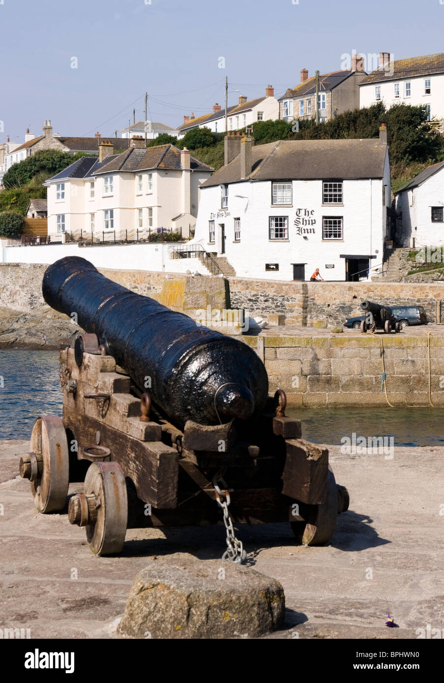 Harbourside village hi-res stock photography and images - Alamy