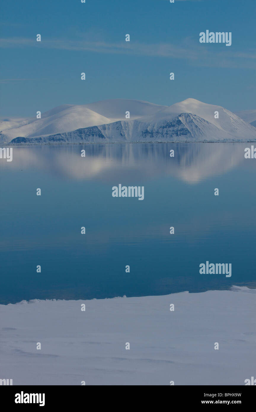 Inuit igloo canada hi-res stock photography and images - Alamy