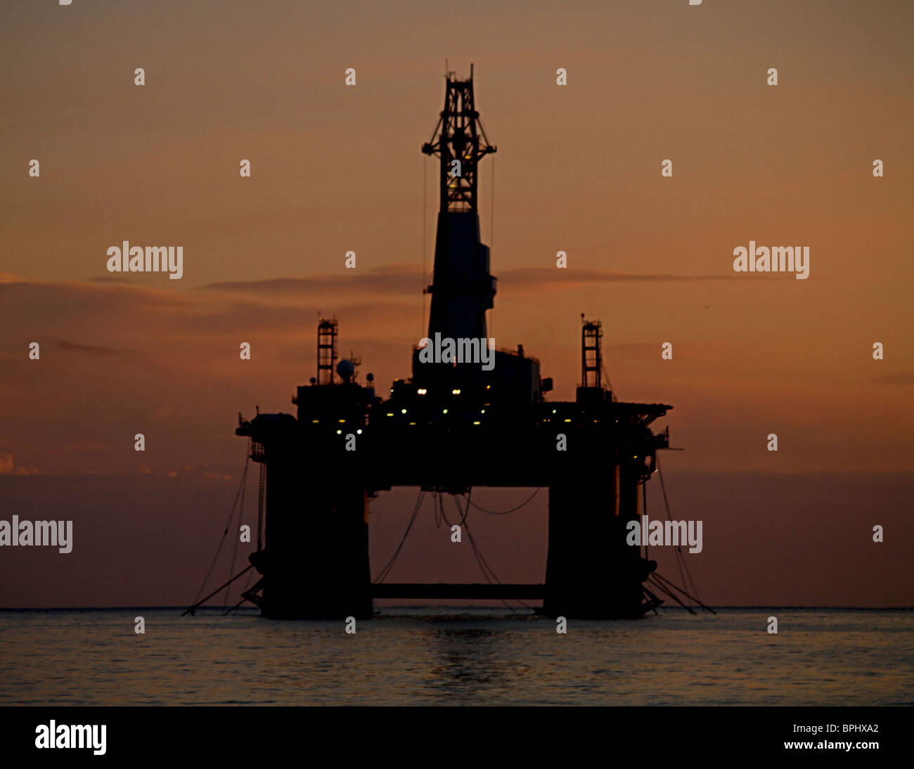 Oil rig north sea aberdeen hi-res stock photography and images - Alamy