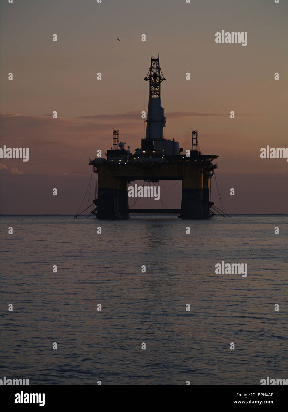 Oil rig north sea aberdeen hi-res stock photography and images - Alamy
