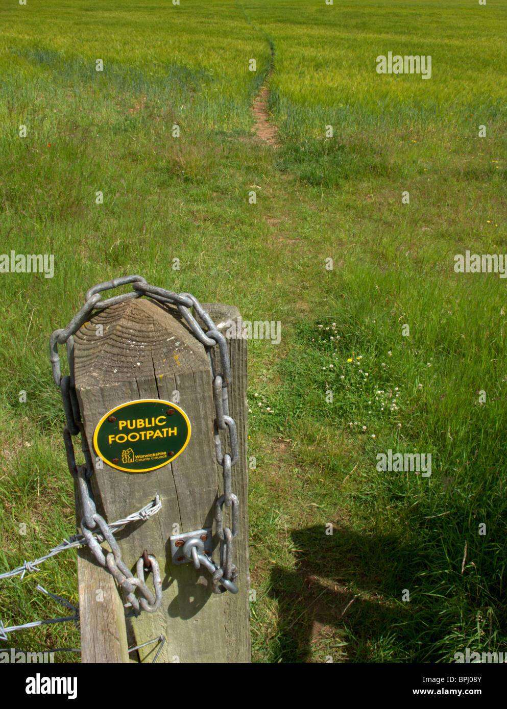 Footpath crossing hi-res stock photography and images - Alamy