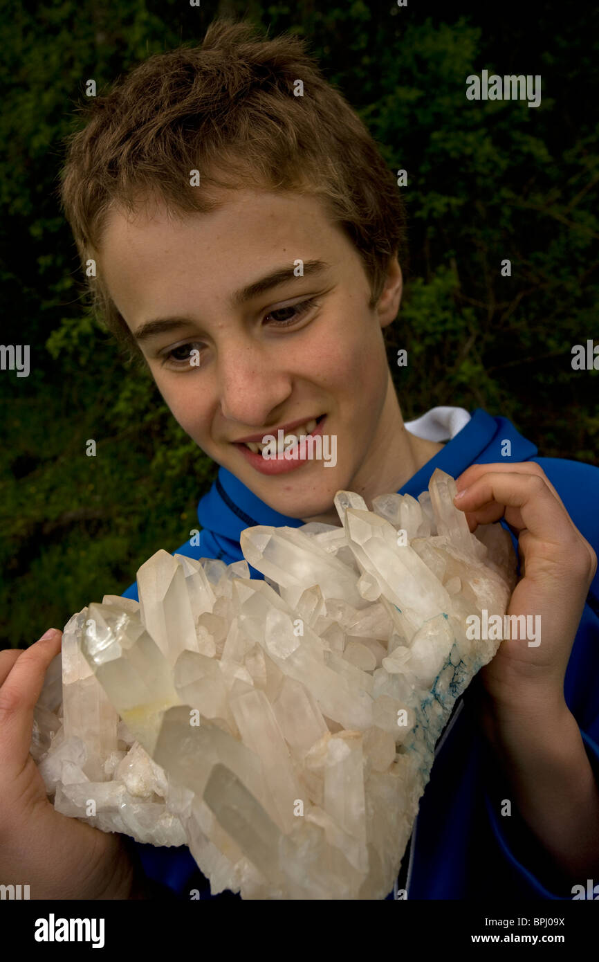 Quartz (SiO2 - silicon dioxide) - The most common mineral on earth ...