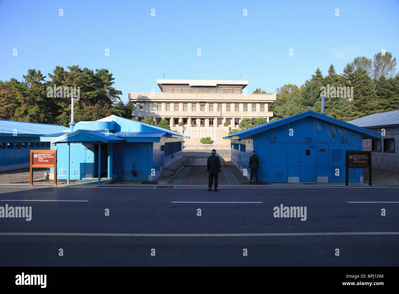 Panmunjom Demilitarized Zone DMZ Korea Korean Soldier Joint Security ...