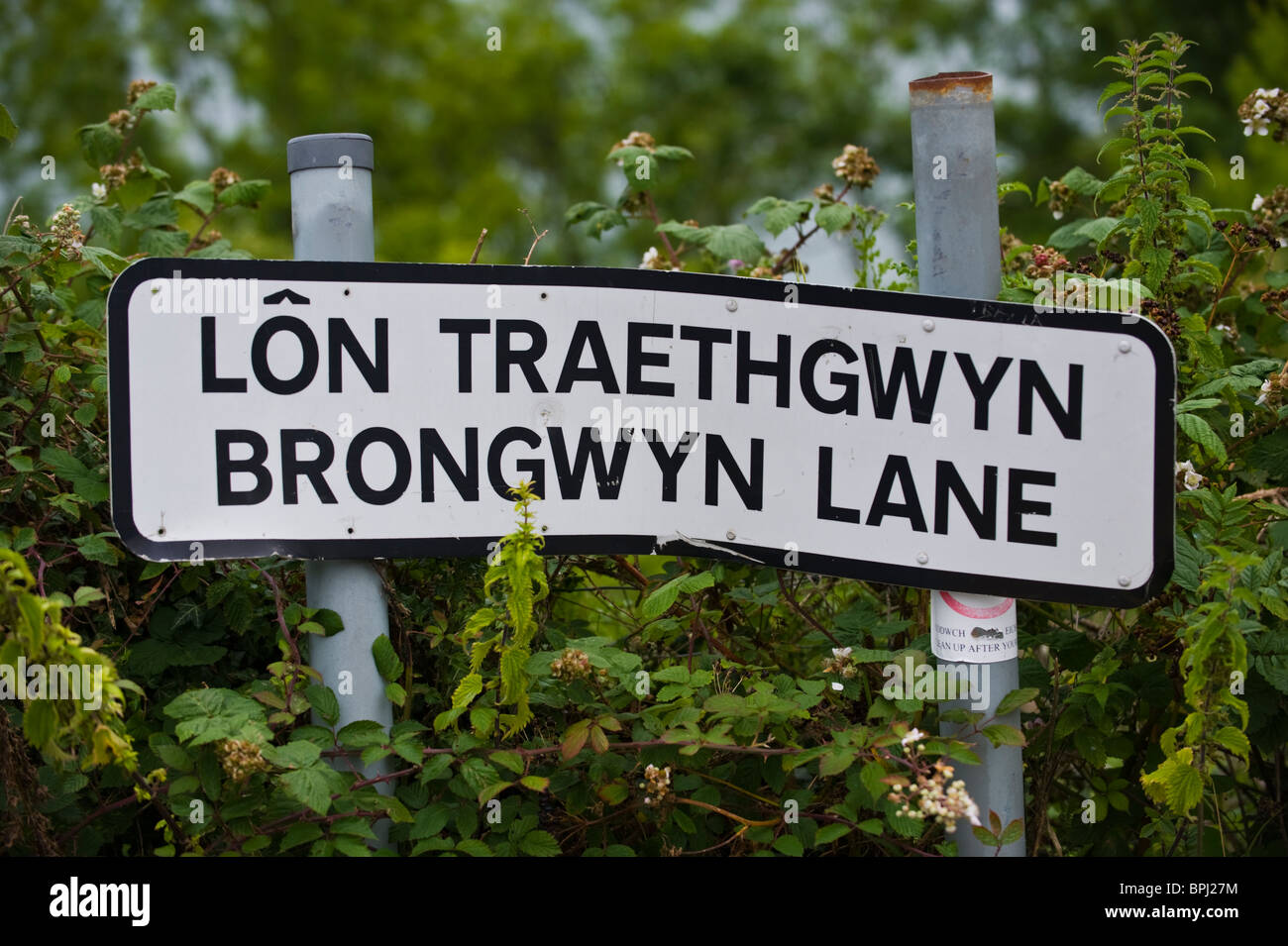 Bilingual welsh english street sign hi-res stock photography and images ...