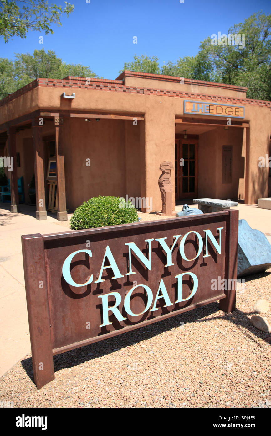 Gallery road sign hi-res stock photography and images - Alamy