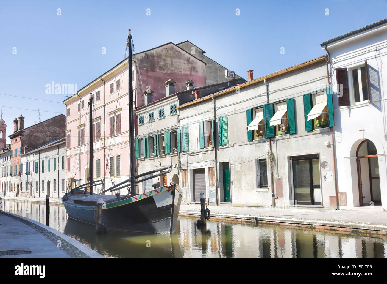 Trading boat hi-res stock photography and images - Alamy