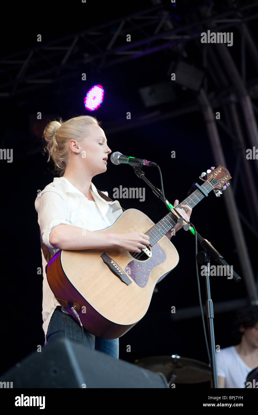 Laura marling playing guitar hi-res stock photography and images - Alamy