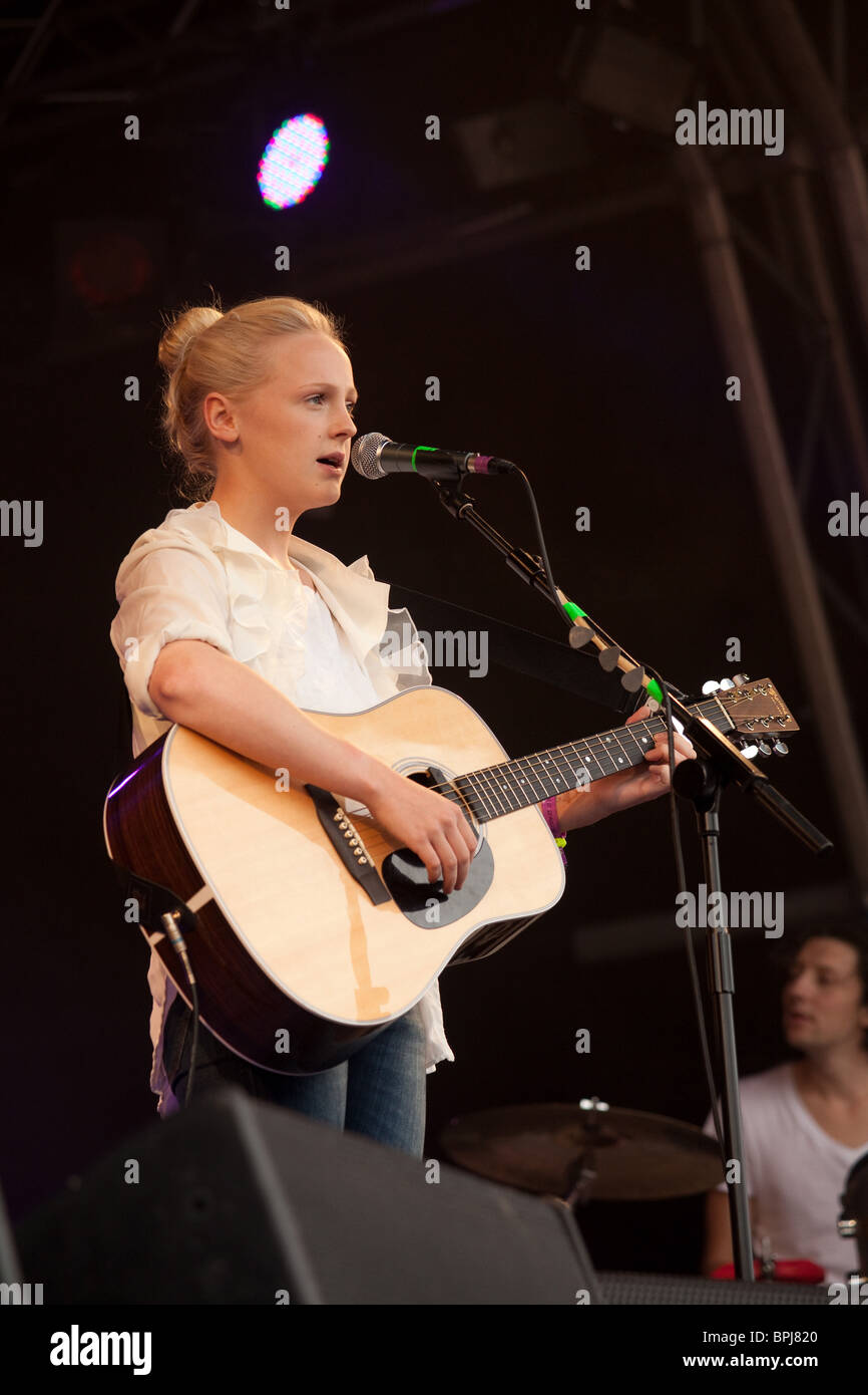 Laura marling guitar hi-res stock photography and images - Alamy