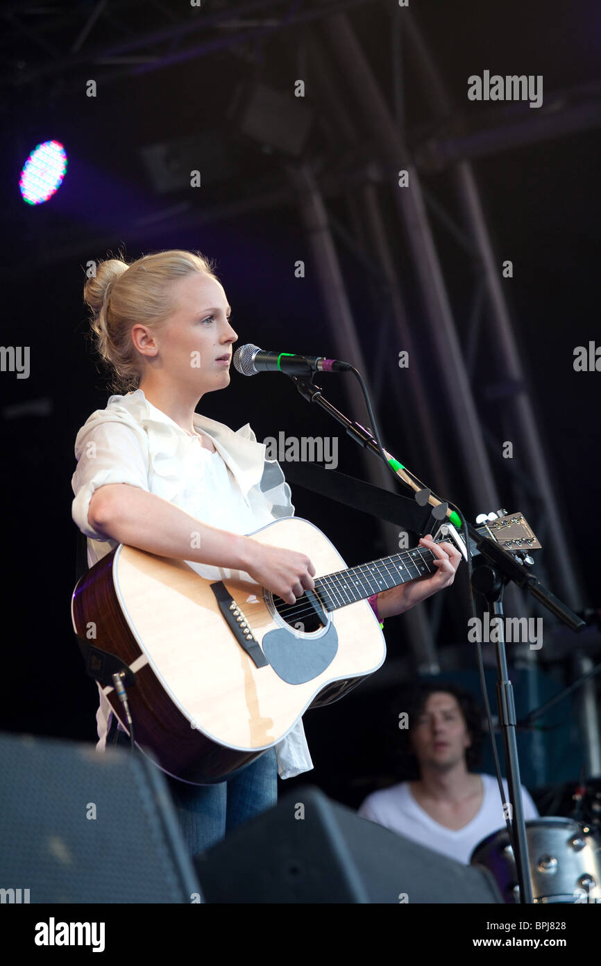 Laura marling guitar hi-res stock photography and images - Alamy