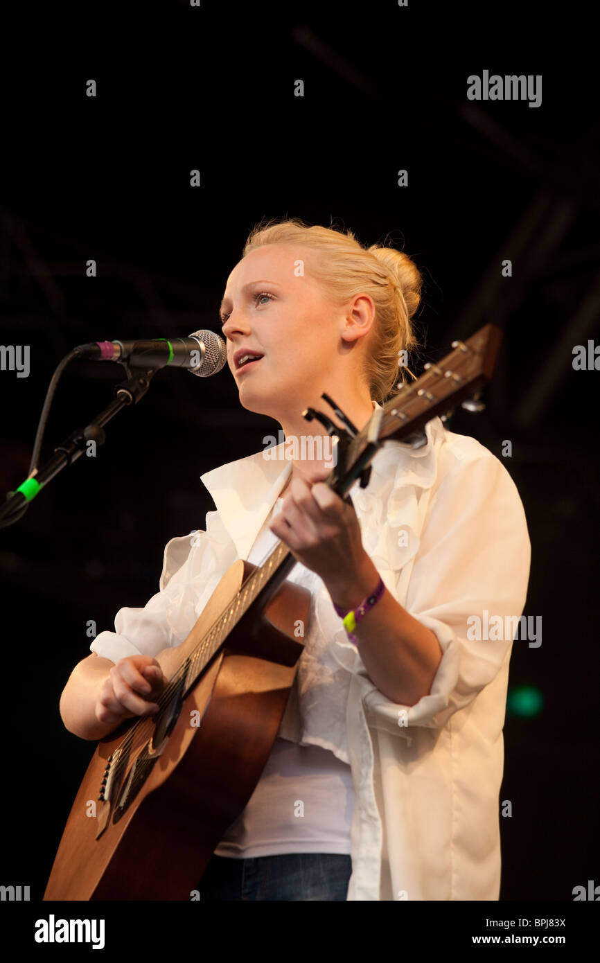 Laura marling guitar hi-res stock photography and images - Alamy