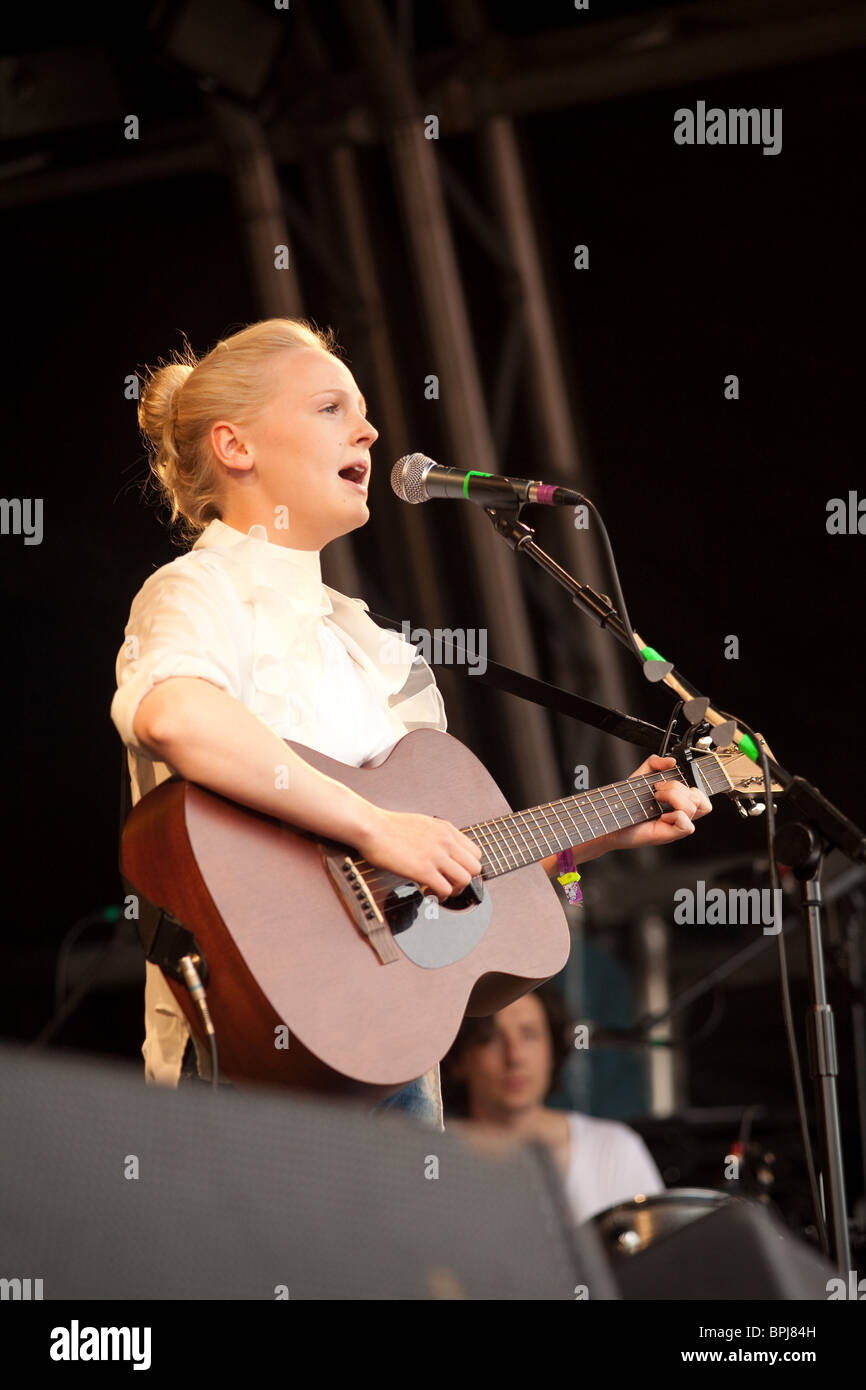 Laura marling guitar hi-res stock photography and images - Alamy