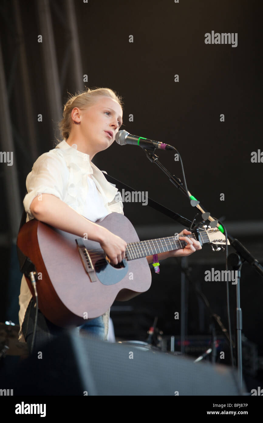 Laura marling guitar hi-res stock photography and images - Alamy