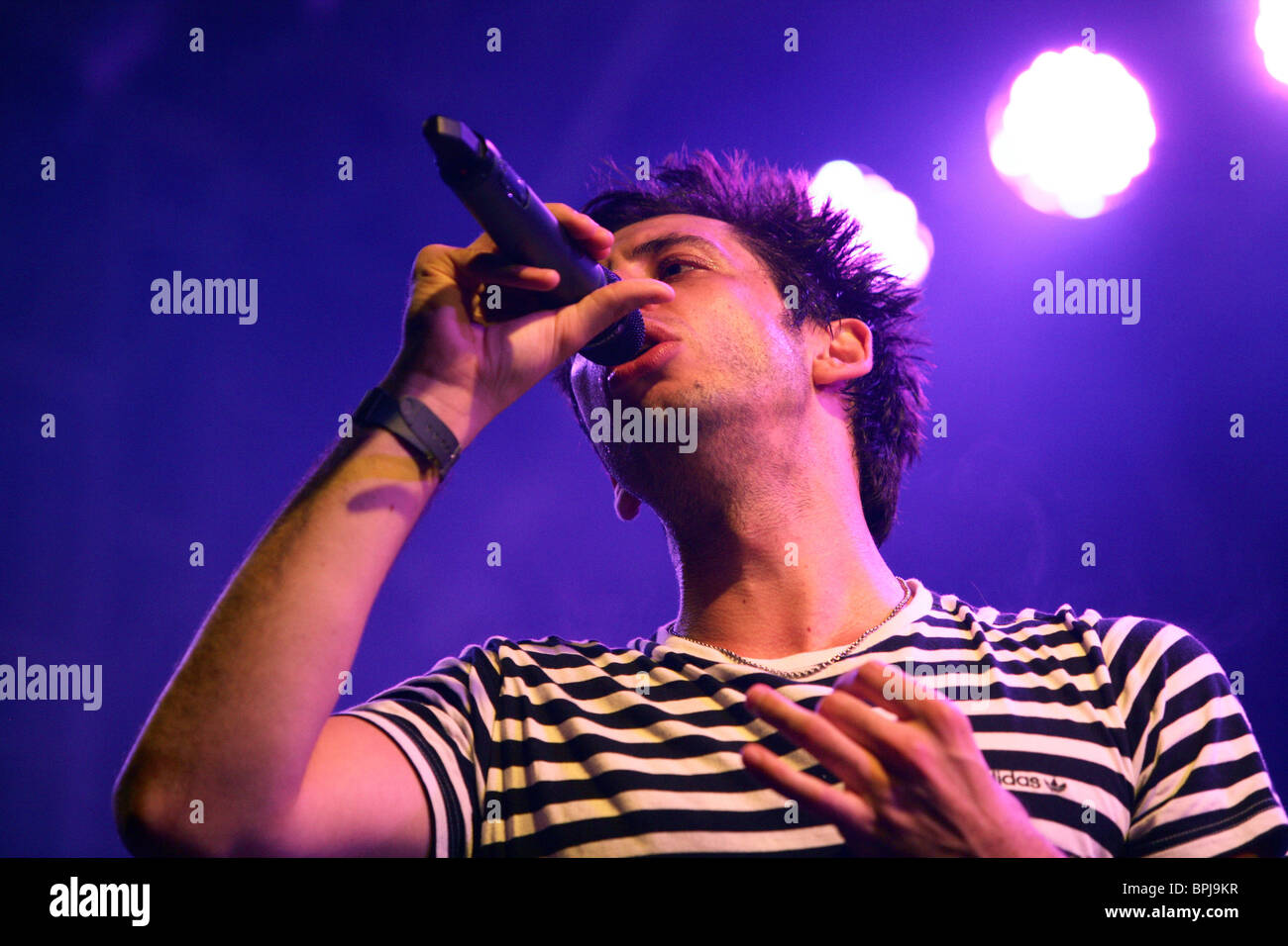 Example Performing Live Stock Photo - Alamy