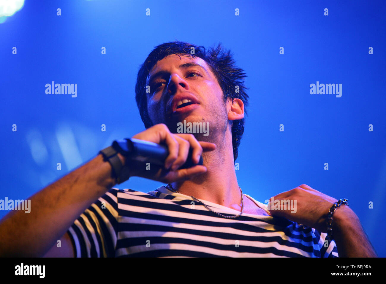 Example Performing Live Stock Photo - Alamy