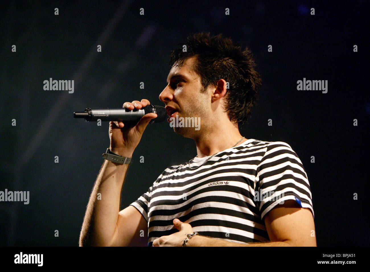 Example Performing Live Stock Photo - Alamy