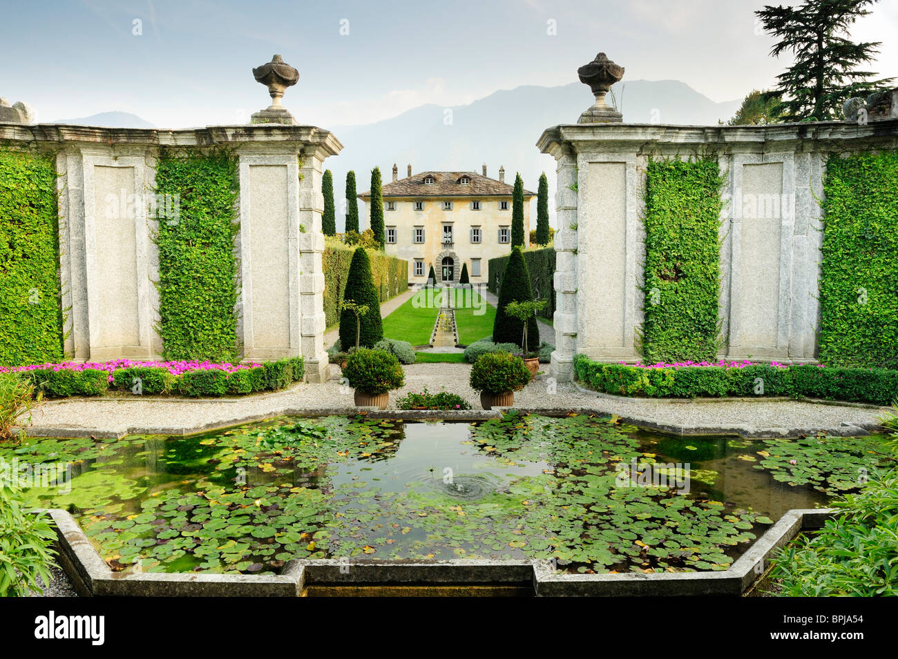 Italy villa exterior garden hi-res stock photography and images - Alamy